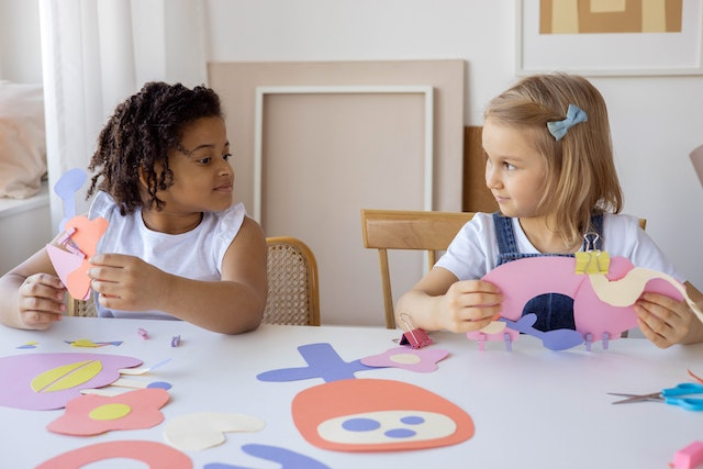 A Guide to Evaluating Preschool Curriculum Kits for Childcare Providers